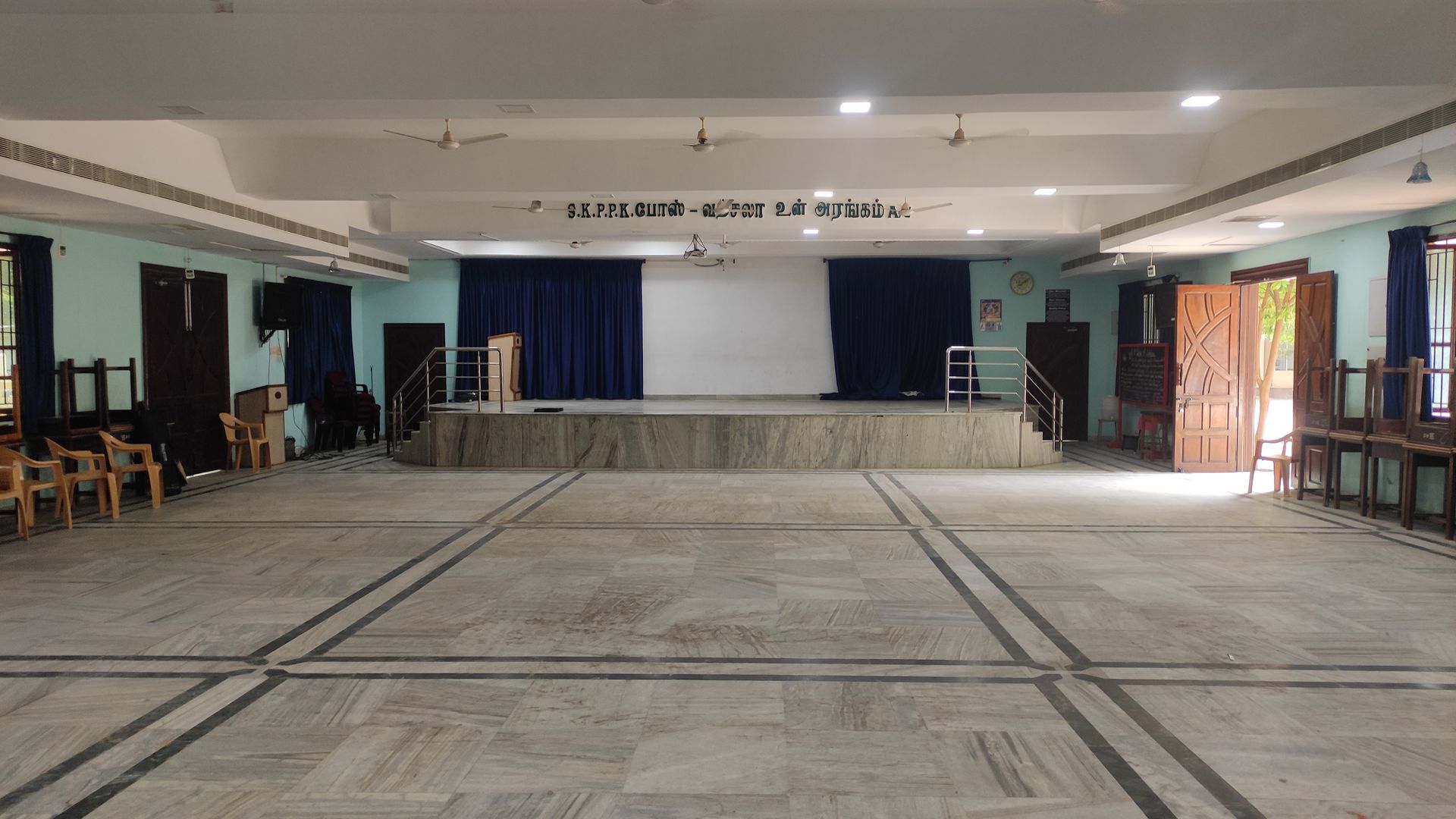 Auditorium | VMJ School